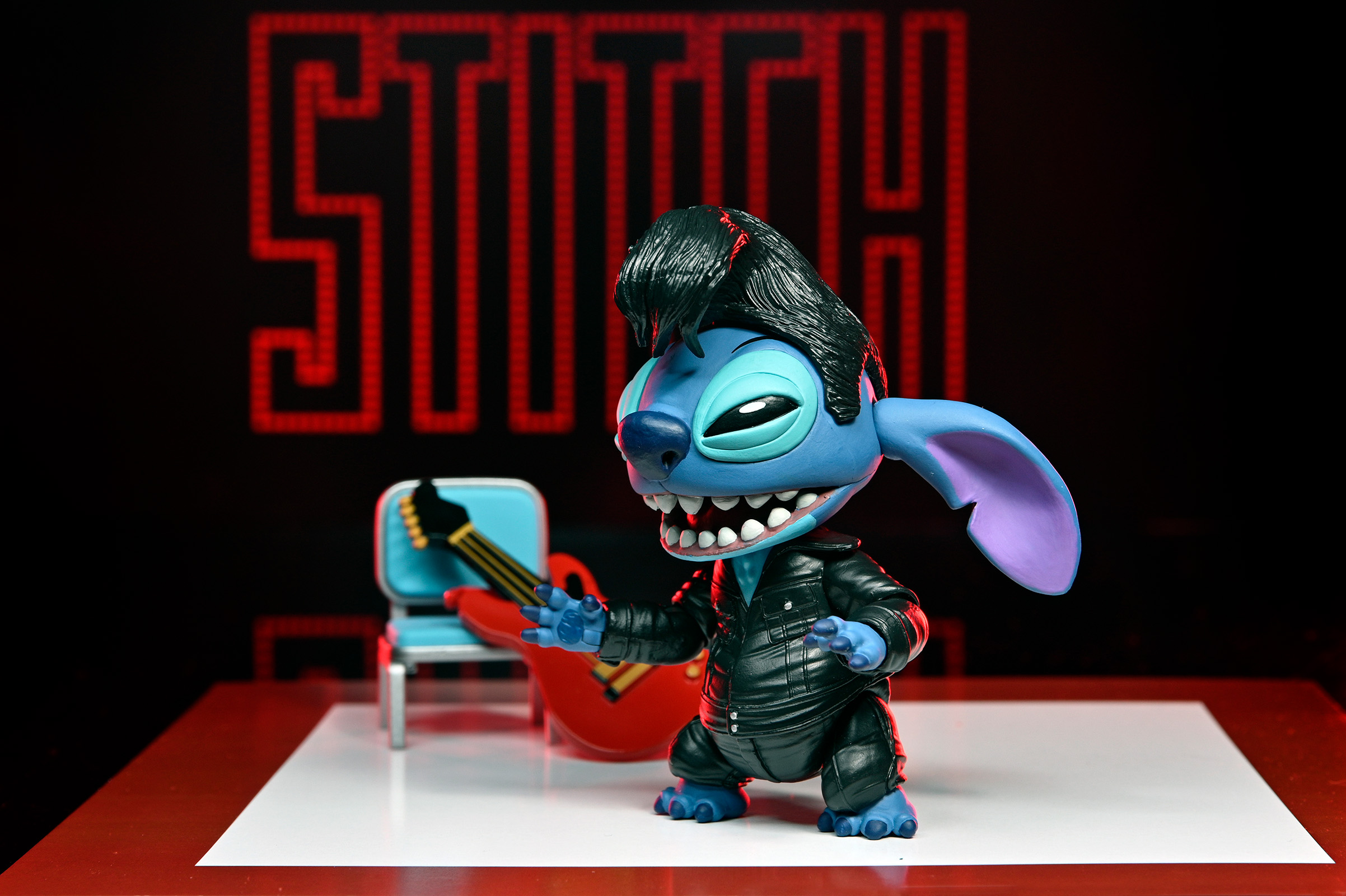 DISNEY LILO & STITCH – ULTIMATE SINGER ELVIS STITCH 7″ SCALE ACTION ...
